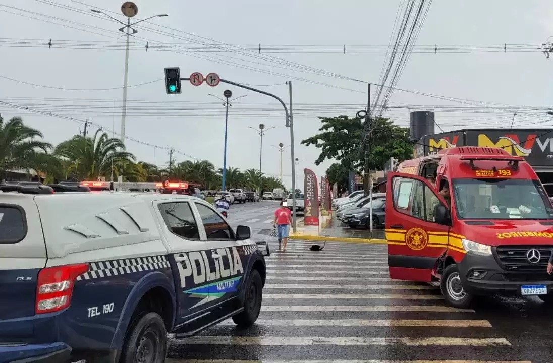 Pai e filha ficam feridos em acidente entre carro e moto em Costa Rica ...