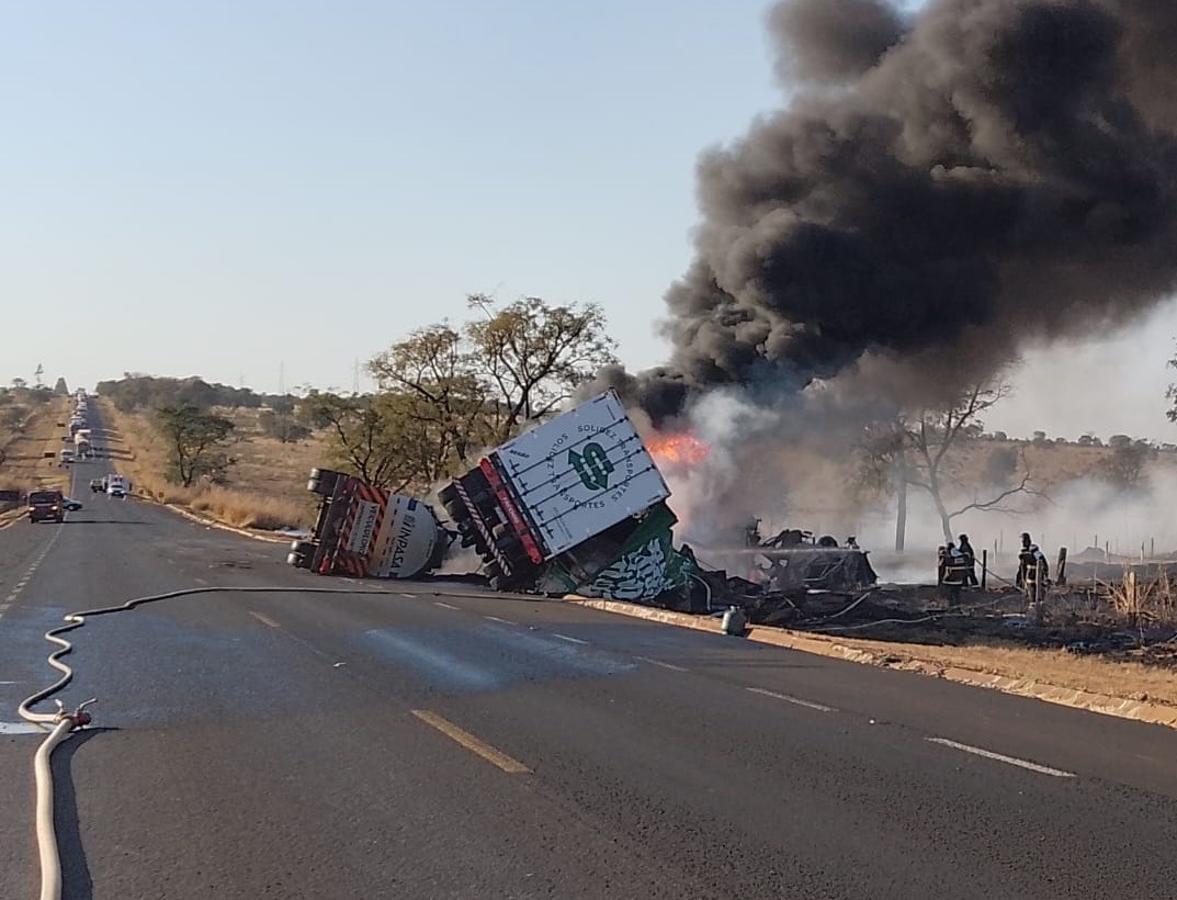 Três veículos sem envolveram no acidente na MS 306 na entrada do ...