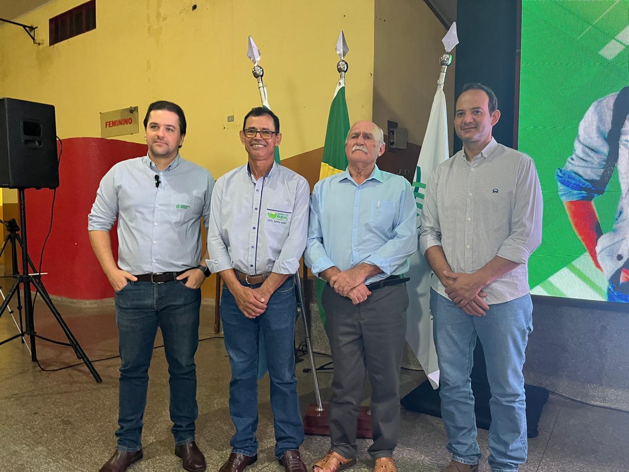 Prefeito e Vice-Prefeito participaram da cerimônia de entrega de ...